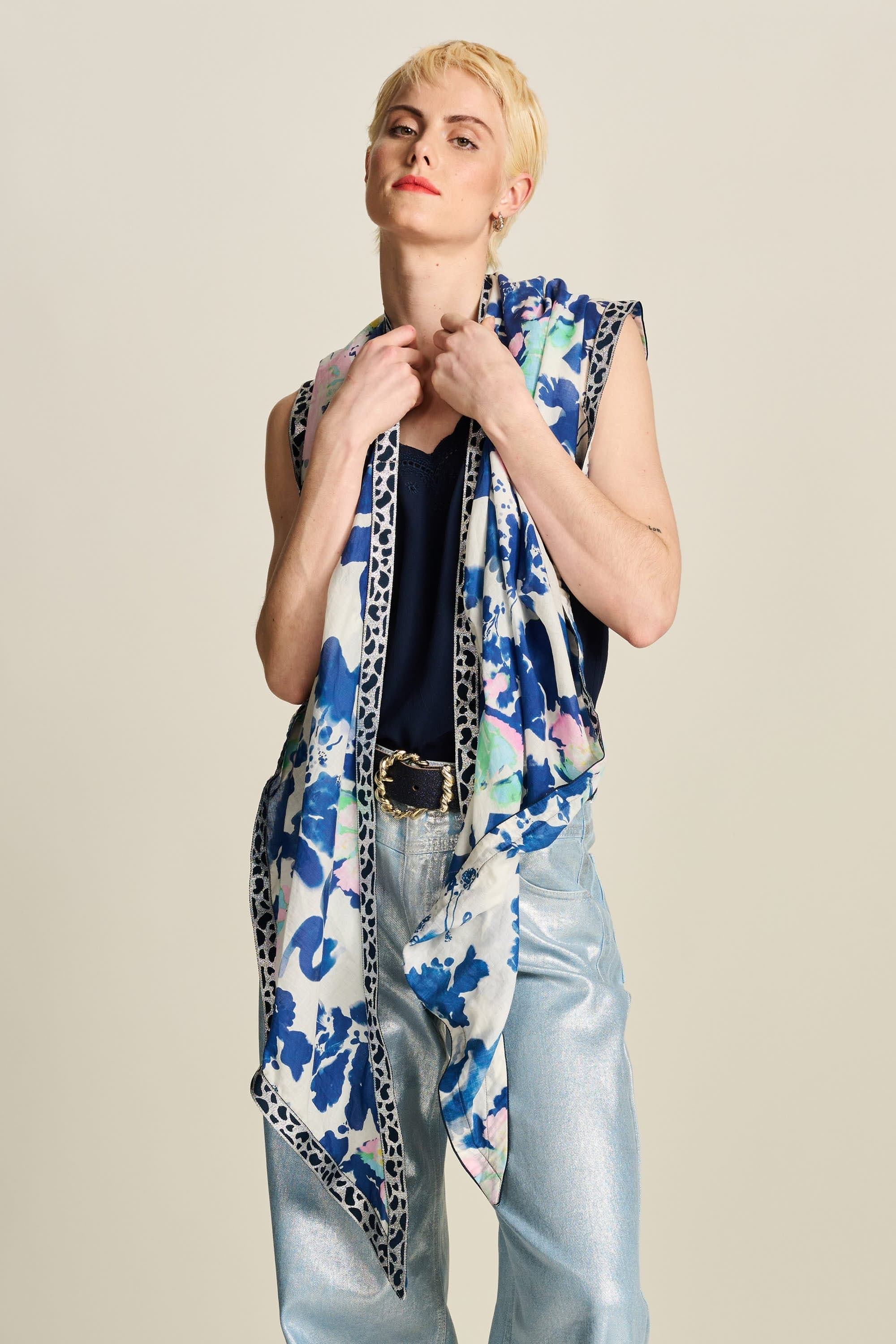 POM Amsterdam Damenschals in verschiedenen Farben und Drucken